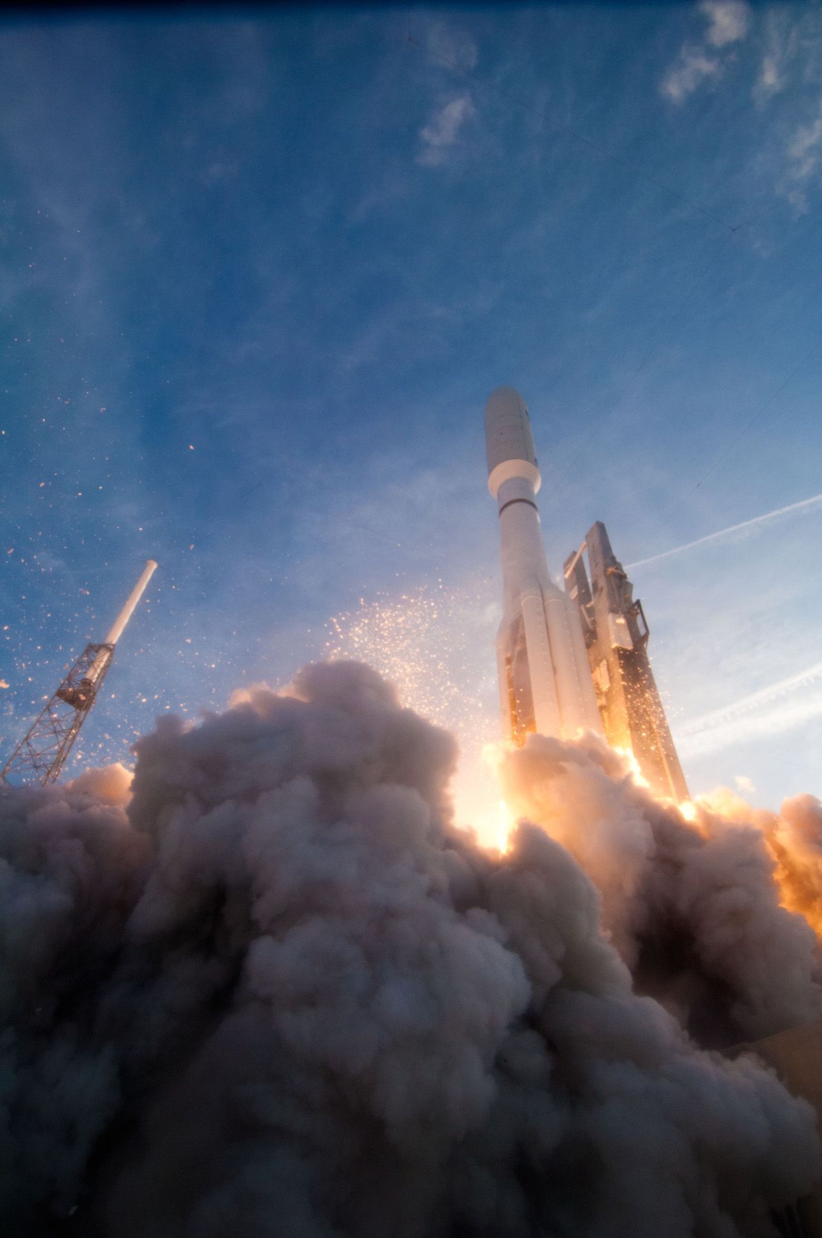 Amazing Launch Photos: Blastoff for Navy's Next-Gen MUOS-1 Satellite ...