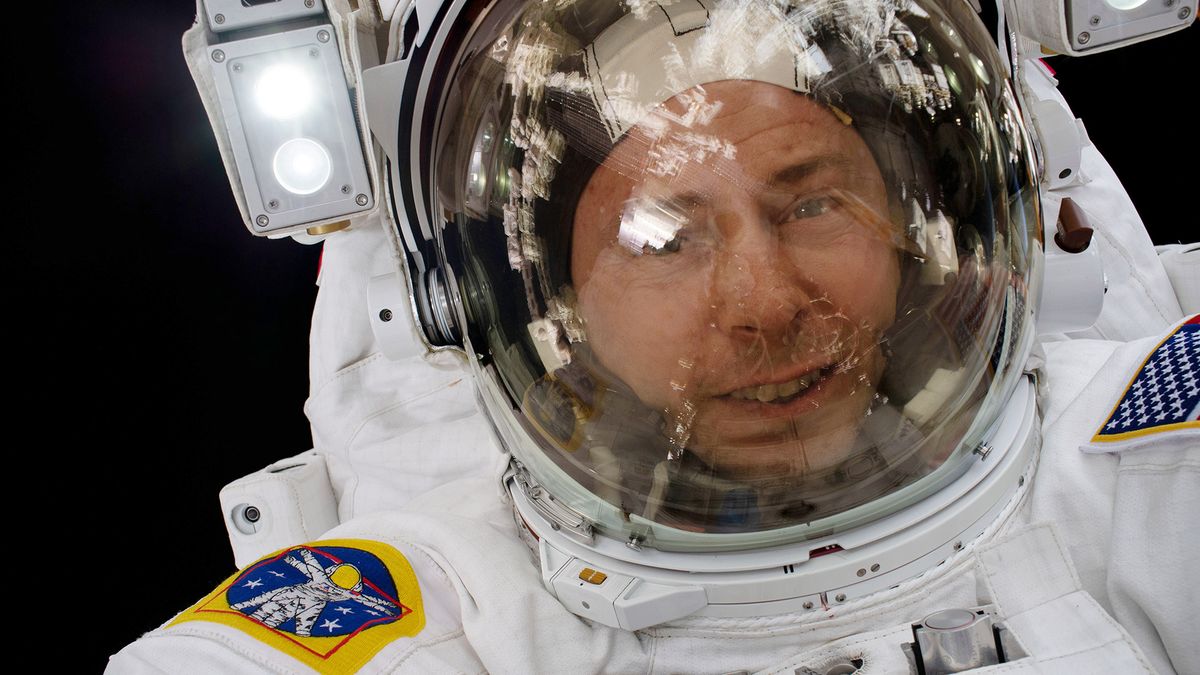 In Photos: The Spacewalking Astronauts of Expedition 60 | Space