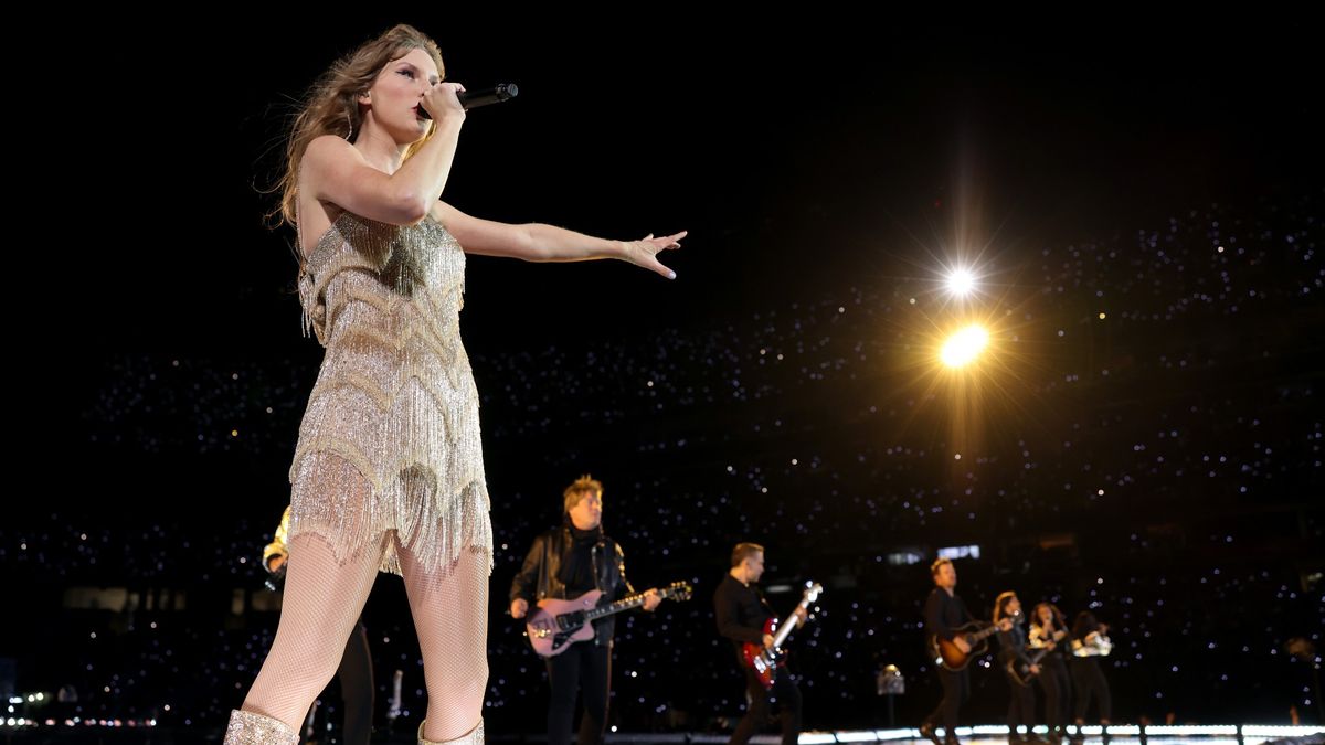 Taylor Swift affronte un agent de sécurité depuis la scène lors de sa ...