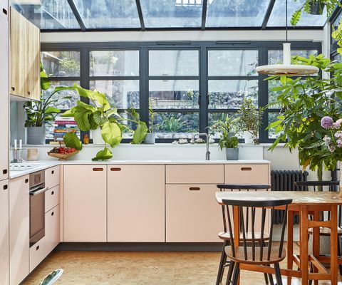 10 beautiful glass kitchen extensions for all homes and budgets ...