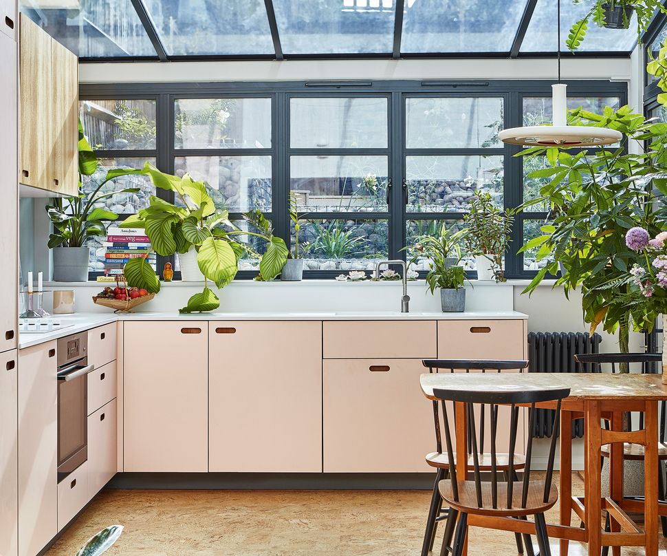 10 beautiful glass kitchen extensions for all homes and budgets ...