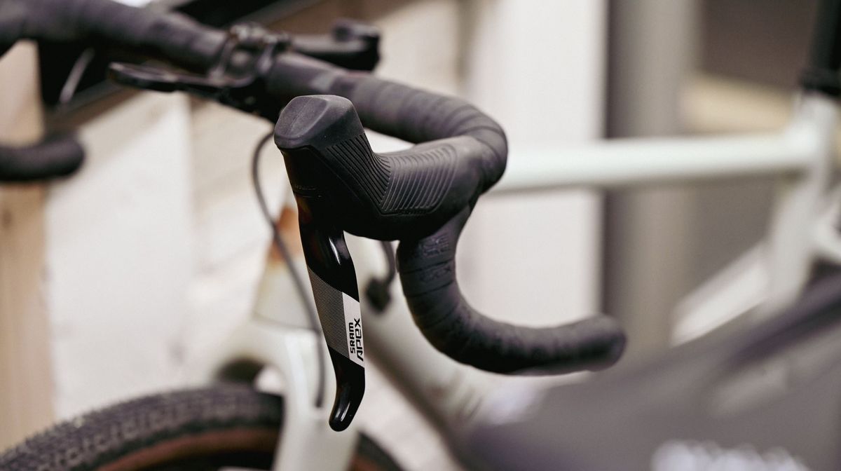 SRAM extends 12-speed electronic shifting to its fourth tier Apex ...