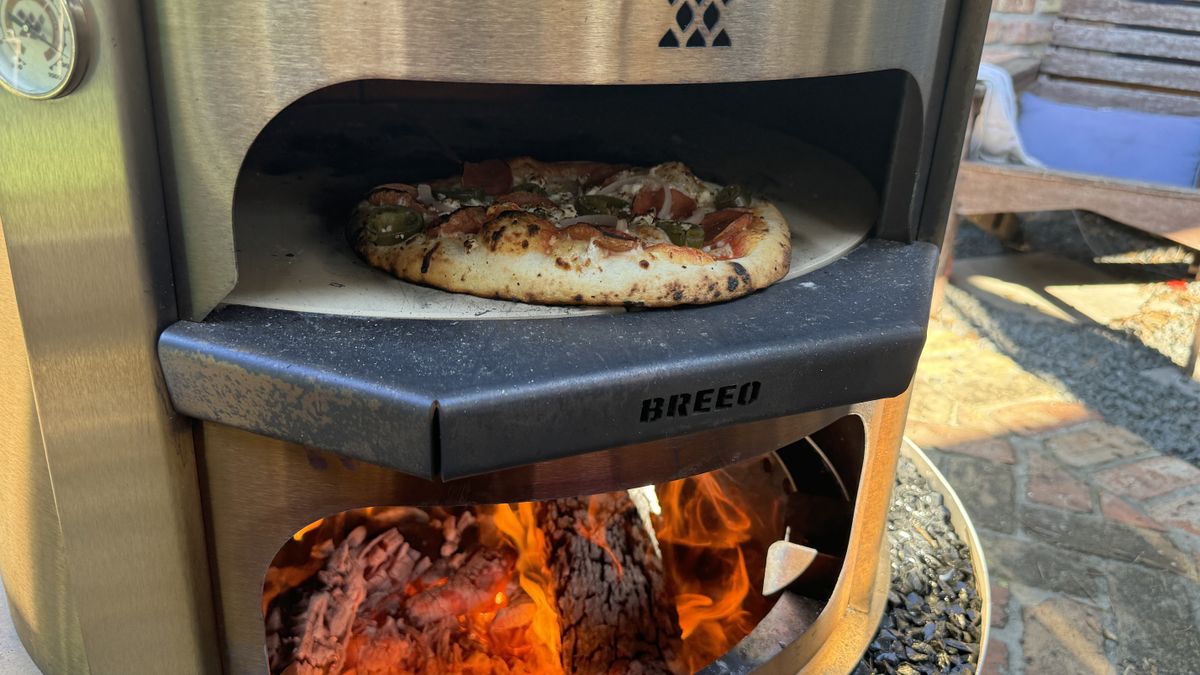 Breeo Live-Fire Pizza Oven review: for an unbeatable backyard pizza ...