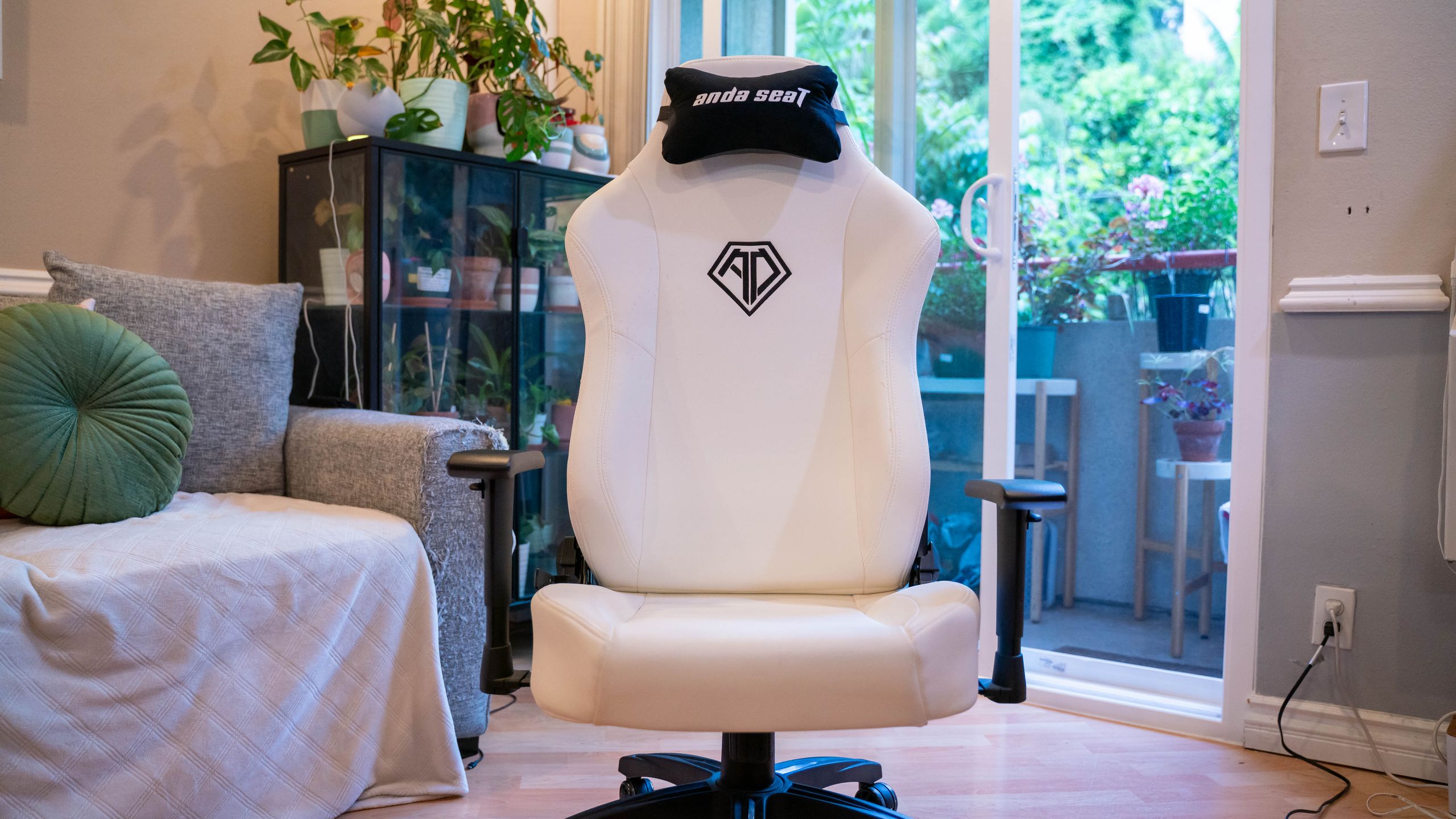 I sat on this budget throne – and I may never pay for a pricey gaming ...