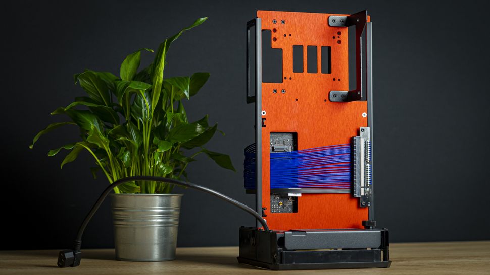 Louqe Raw S1 Review: the Future of Minimal Mini-ITX | Tom's Hardware