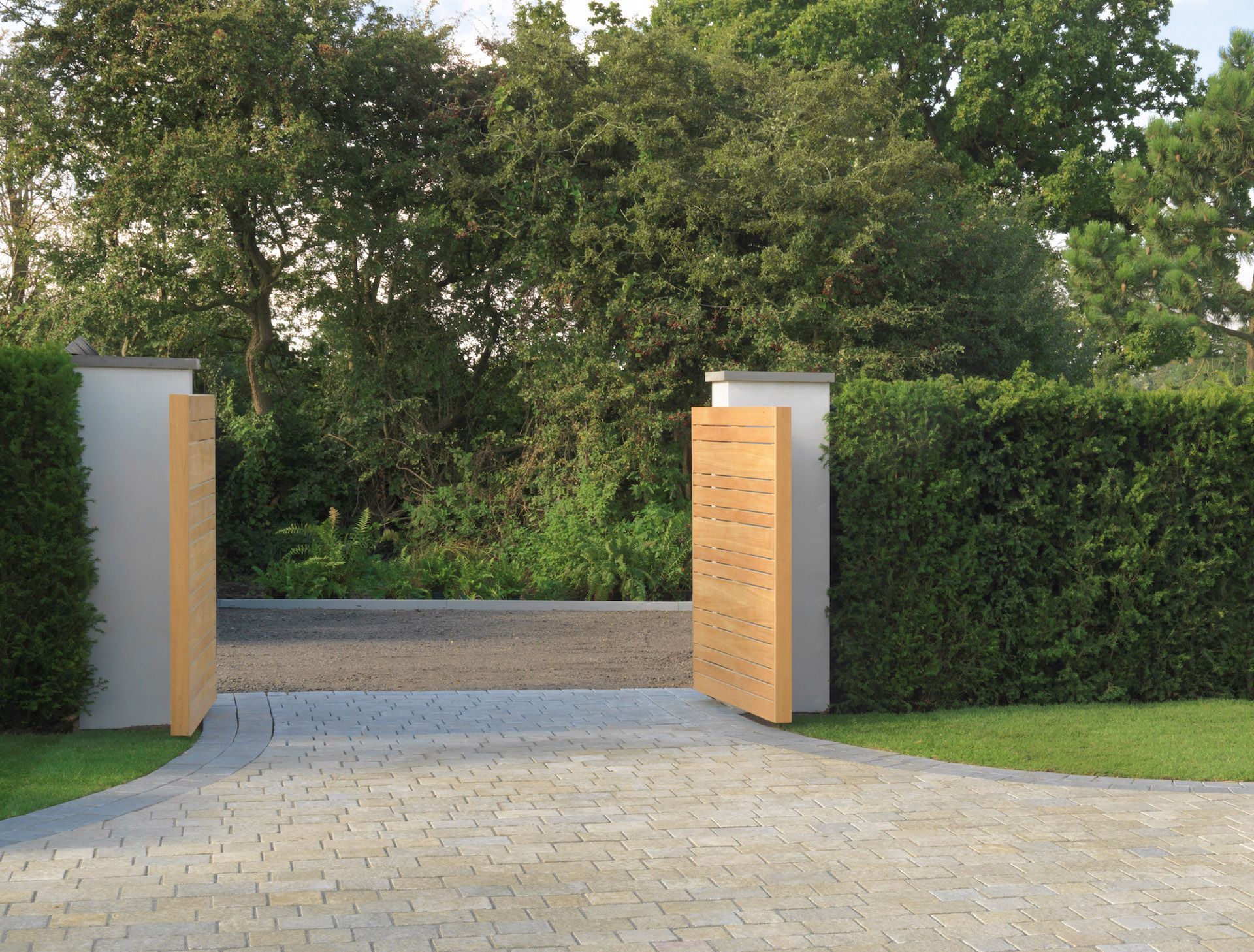 Driveway design: how to plan and choose the perfect drive | Homes and ...