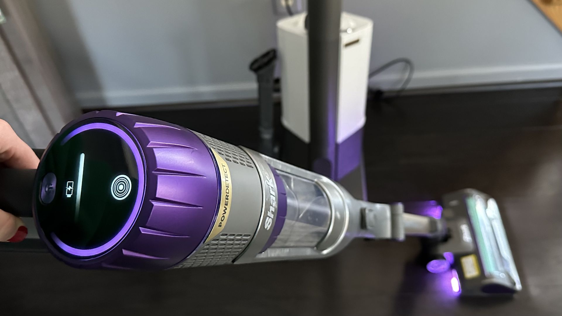 Shark IP3251 PowerDetect Cordless Stick Vacuum review | Top Ten Reviews