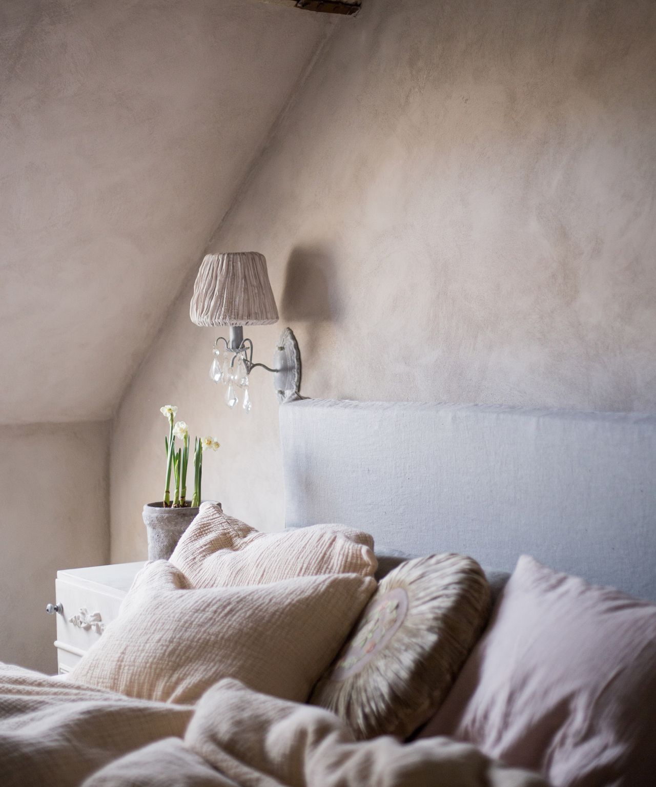 Lime washing walls: Experts share why you should get involved | Livingetc