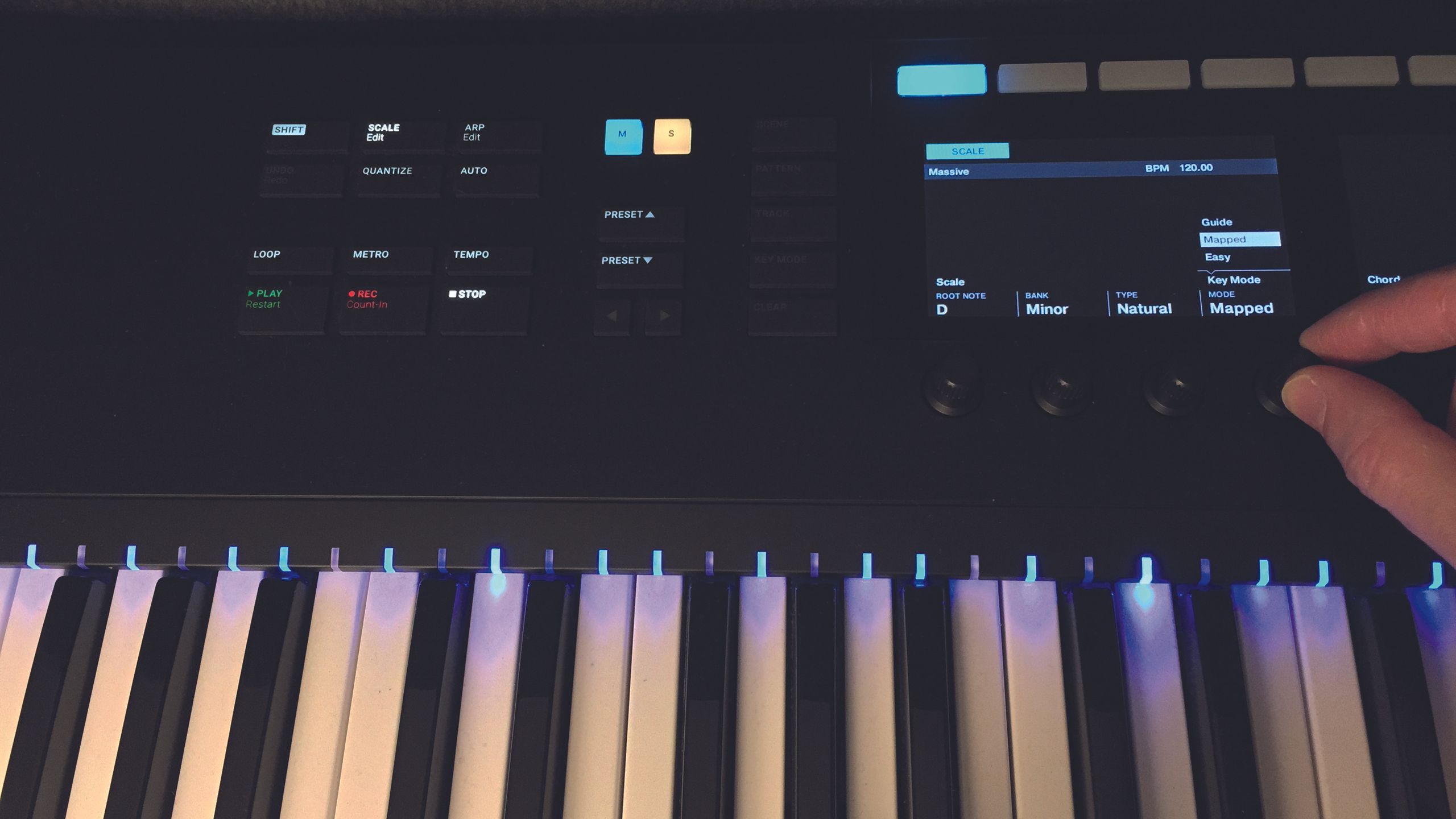 How to use the Komplete Kontrol S MIDI keyboard's Scale mode | MusicRadar