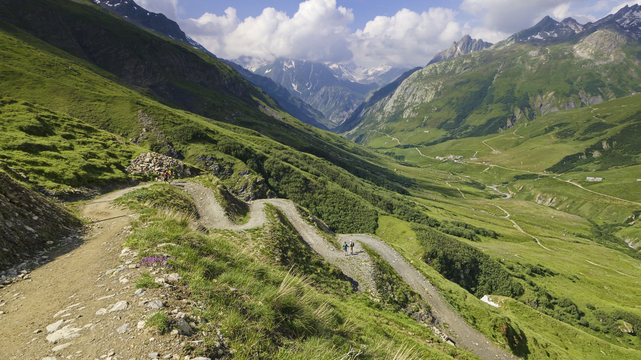 What is a switchback in hiking? | Advnture