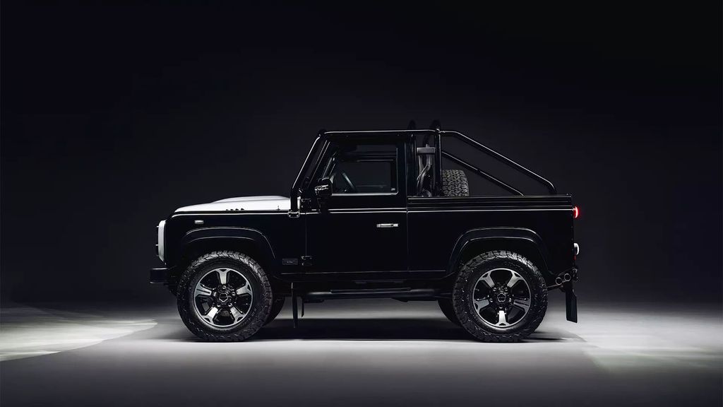 Land Rover Defender restoration: 22 specialists to reinvent an ...