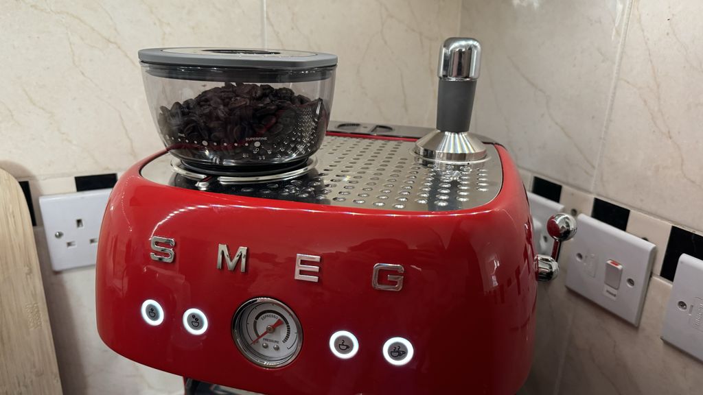 Smeg Espresso Coffee Machine EGF03 with grinder and milk frother review ...