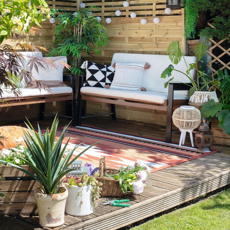 What plants like waterlogged soil? 10 flood-proof plants | Ideal Home