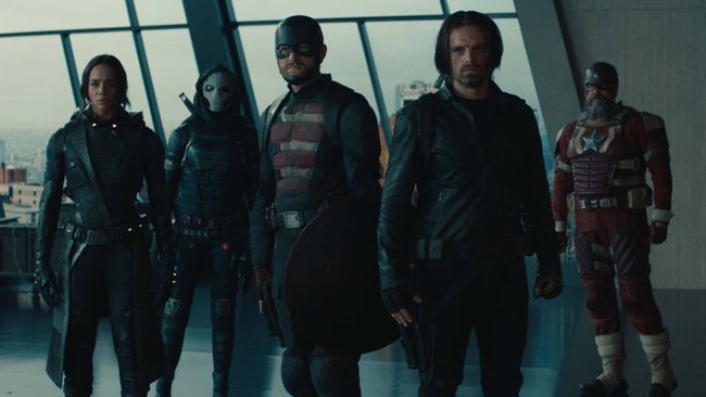 David Harbour's Red Guardian offers to defend against "boring evening ...