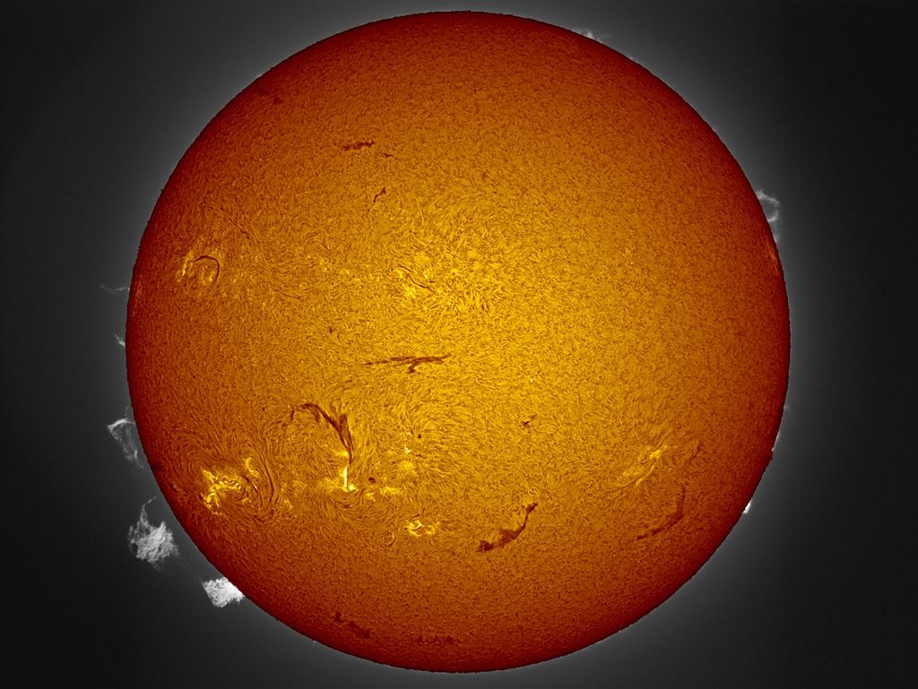 Striking Sun Photo Catches 3 Erupting Plasma Tendrils | Space