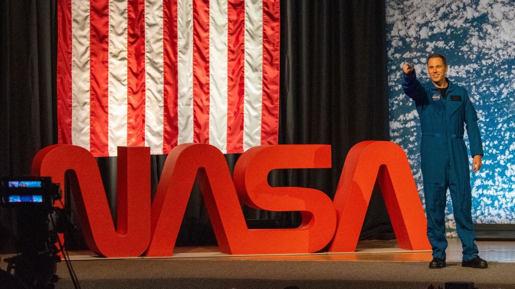 NASA unveils 10 new astronauts for missions to the moon — and maybe ...