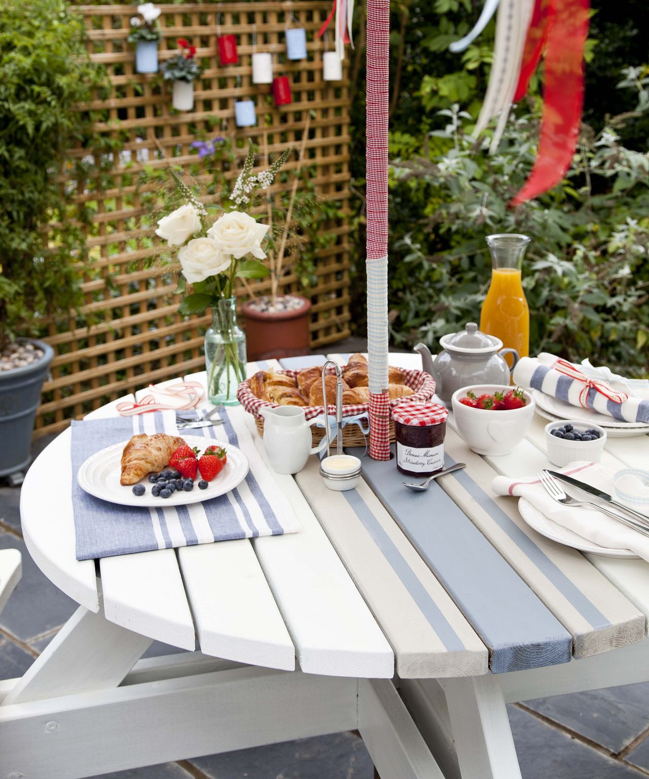 Garden furniture paint ideas: 12 easy and colorful updates | Gardeningetc