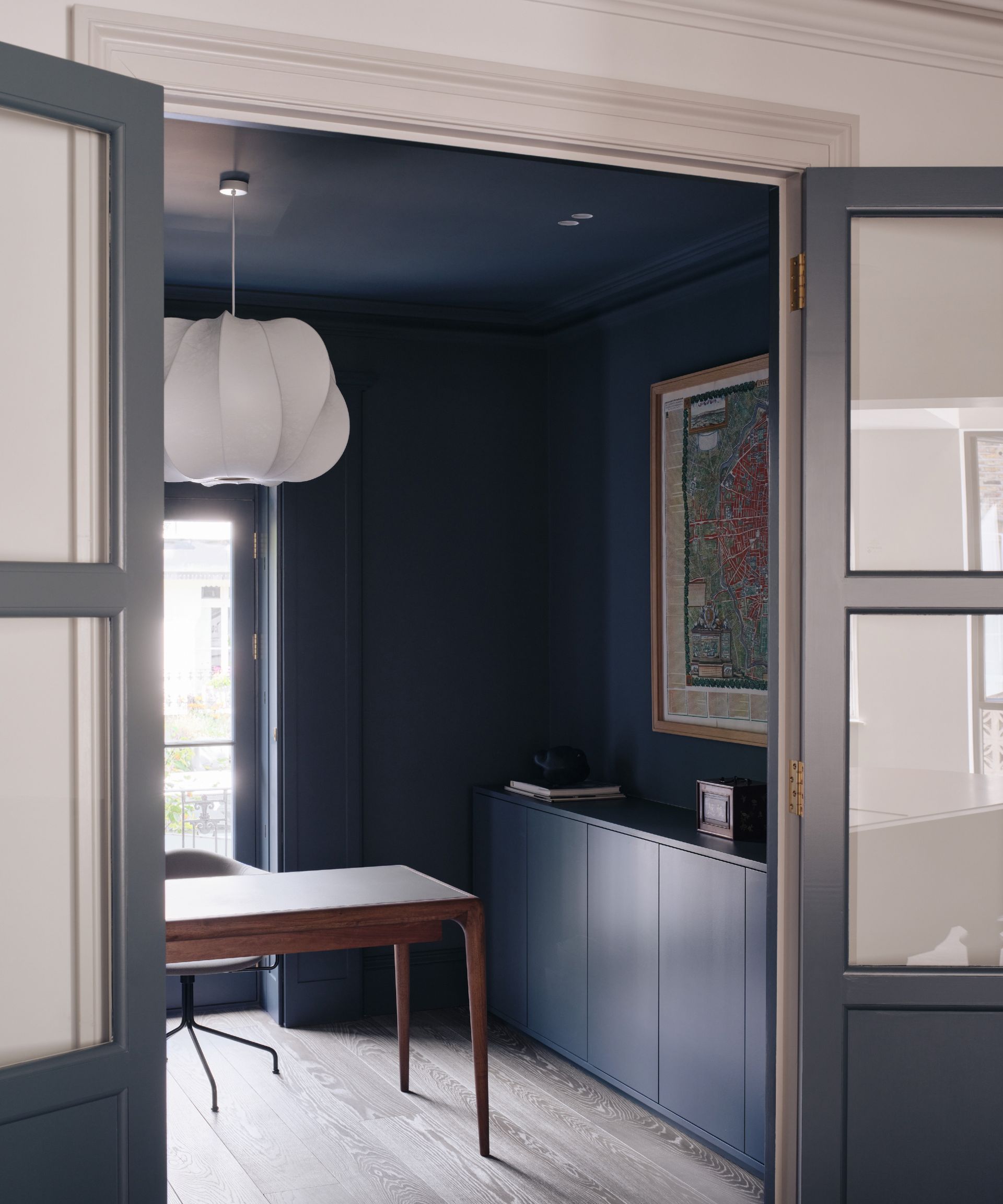 6 ways to decorate with Farrow & Ball's dramatic Down Pipe | Homes and ...