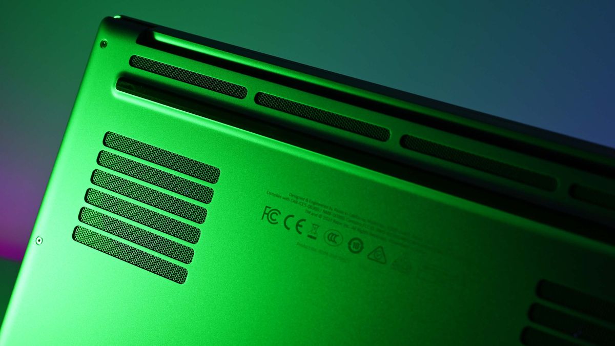 Razer Blade 14 (2023) Mercury Edition gaming laptop review | Windows ...