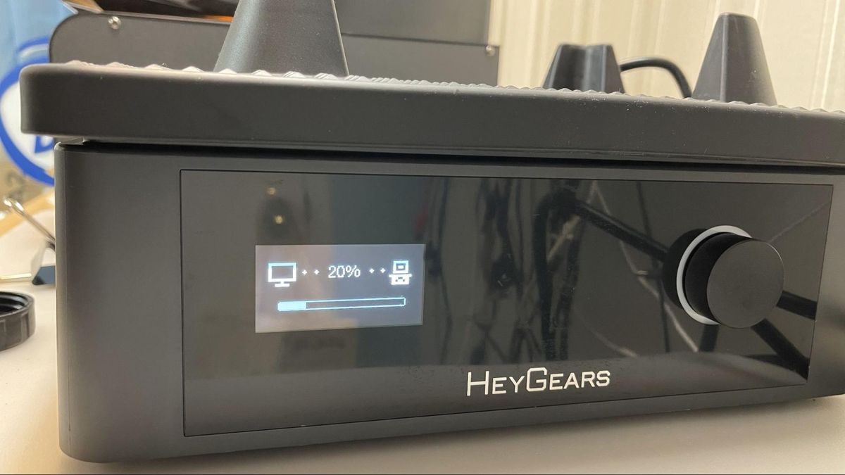 HeyGears Reflex RS Review: Commercial Resin for your Desktop | Tom's ...