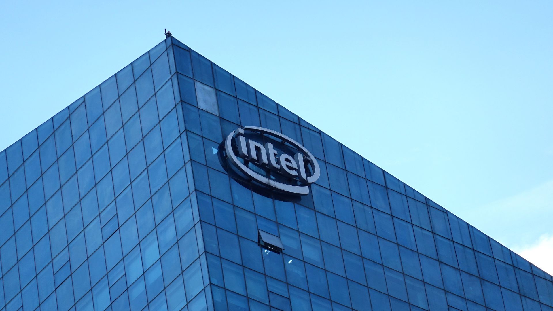 Intel Xeon chief architect leaves just 8 months after appointment ...