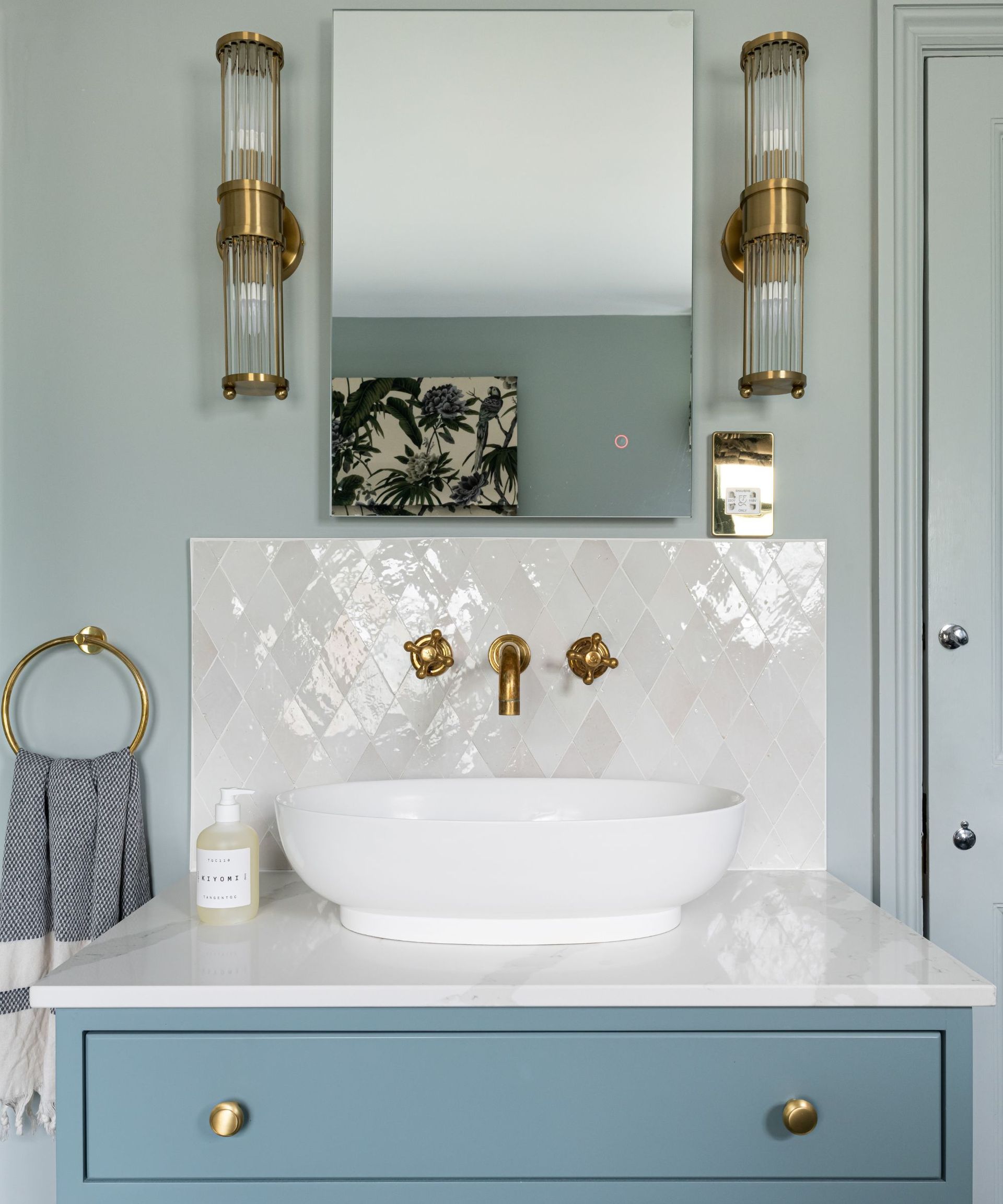10 ways to age brass for an antique patina | Homes and Gardens