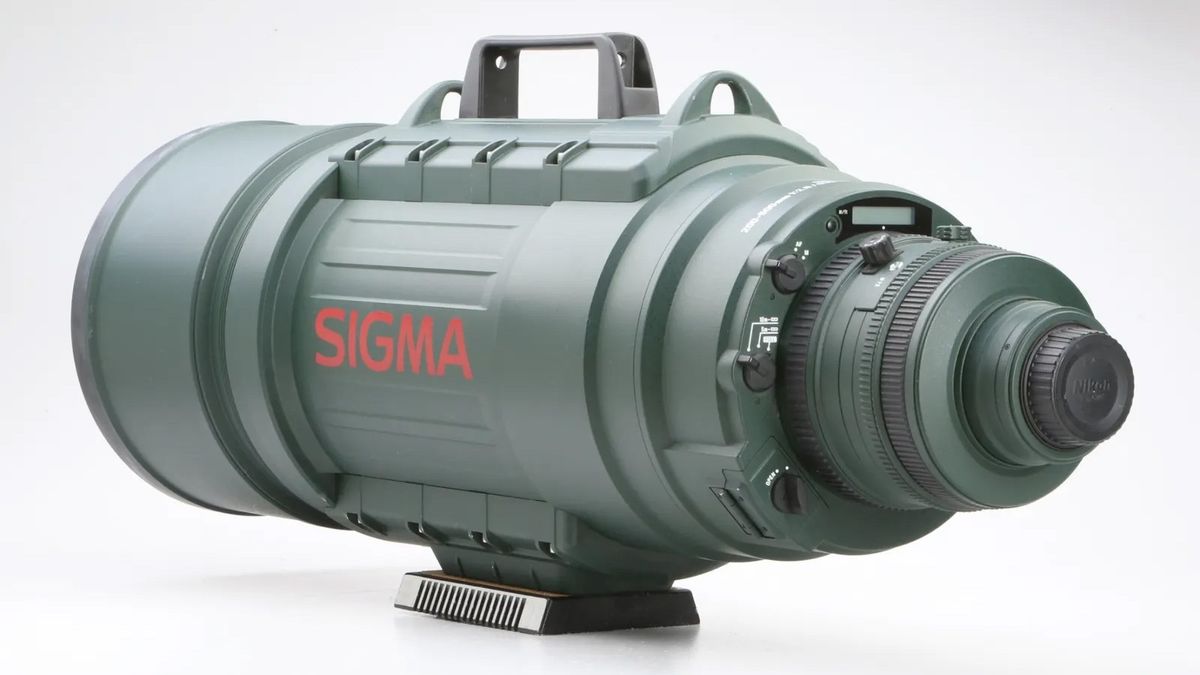 Still alive! Sigma's most outrageous lens lives another day | Digital ...