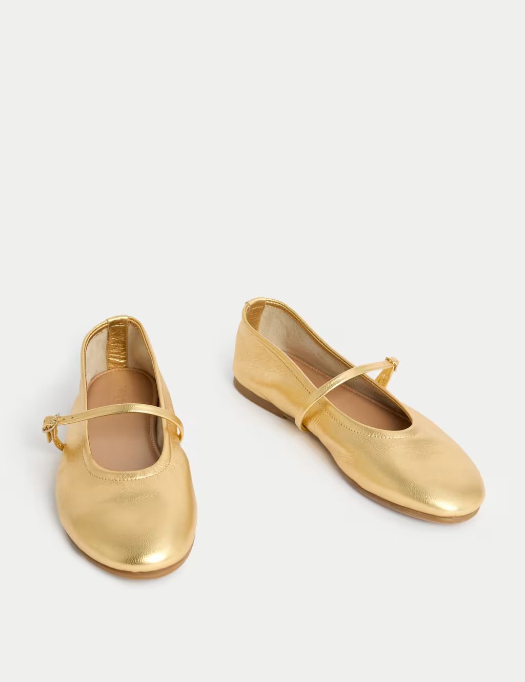 Fashion People Are Styling Their Chicest Outfits With Gold Shoes This ...