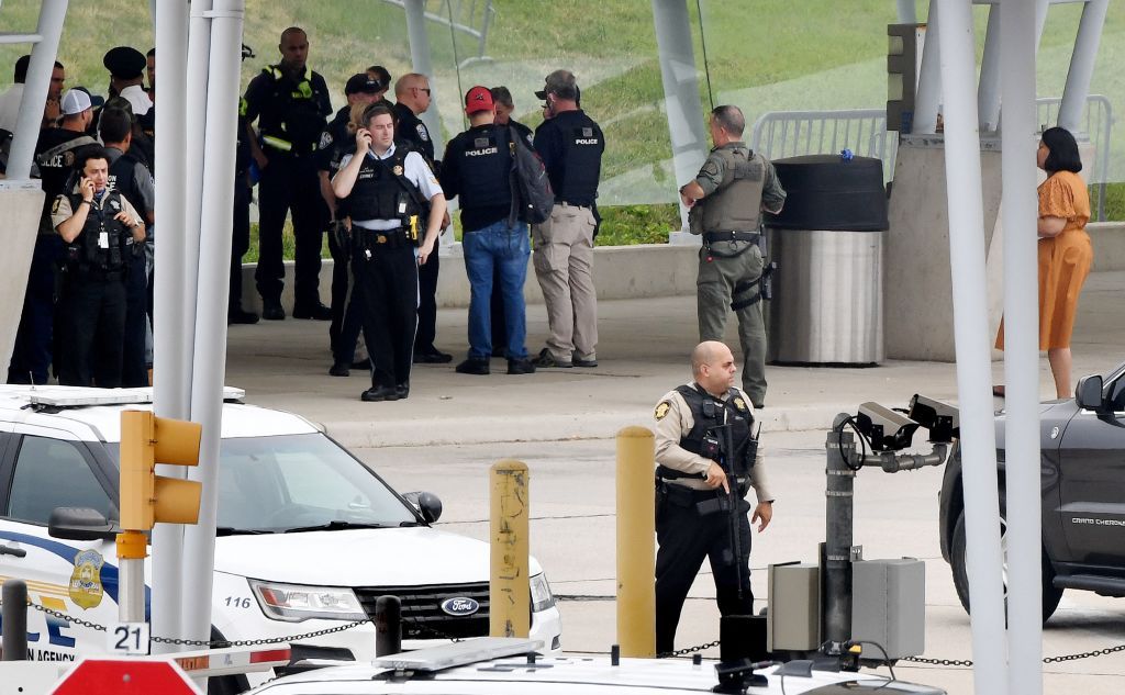 Pentagon police officer, assailant killed in 'murky' altercation that ...