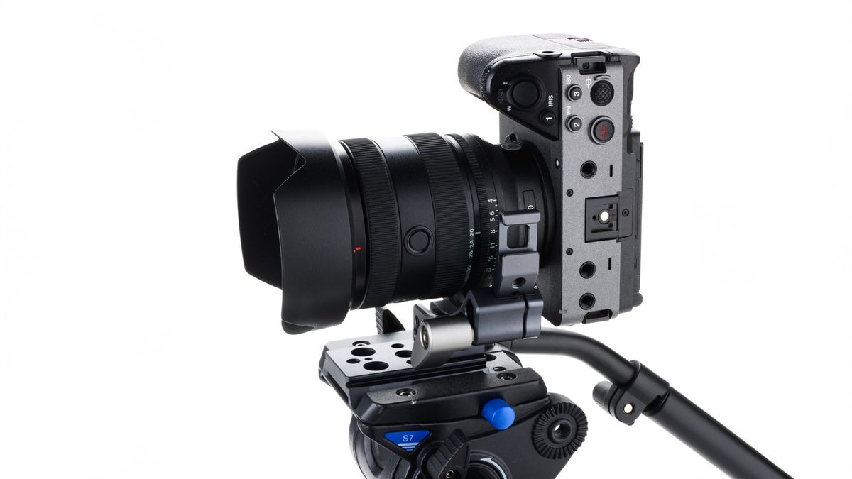 Benro's quick-release rotation lens bracket lets you switch your camera ...