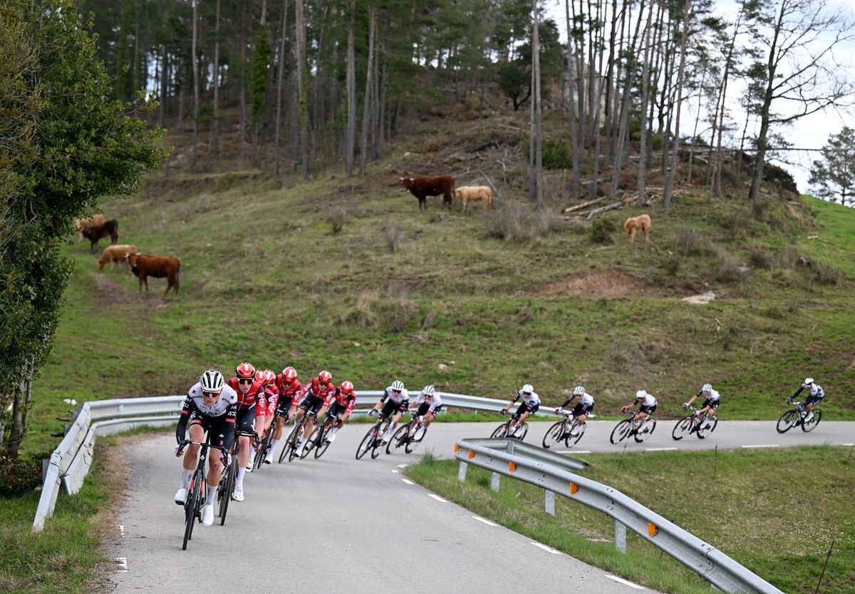 As it happened - Width of a tyre splits pre-race favorites on La Molina ...