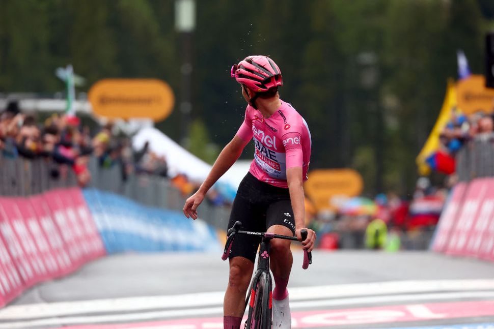 Giro d'Italia: Georg Steinhauser solos to victory on Passo Brocon ...