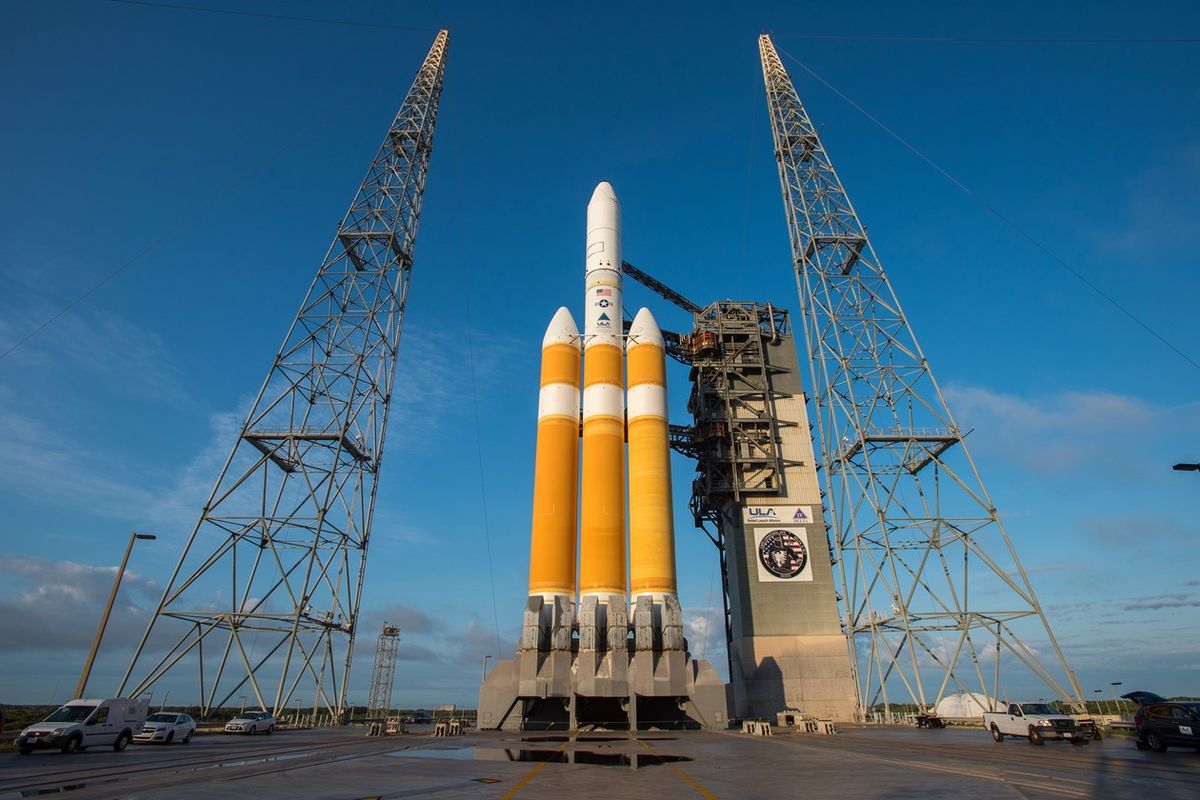 Launch Photos: Secret NROL-37 Spy Satellite Rides Delta IV Heavy Rocket ...