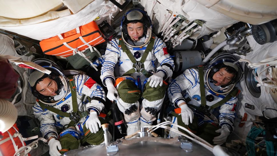 Space rescue services needed? 2 'stranded' astronaut incidents are a 'massive wake-up call ...