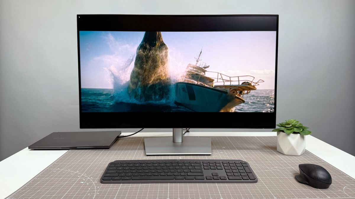 Dell UltraSharp 32 4K Thunderbolt Hub Monitor review: Is the world's first IPS Black technology ...