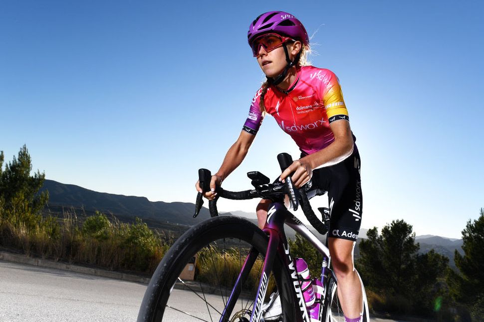 Niamh Fisher-Black extends contract with SD Worx through 2024 | Cyclingnews