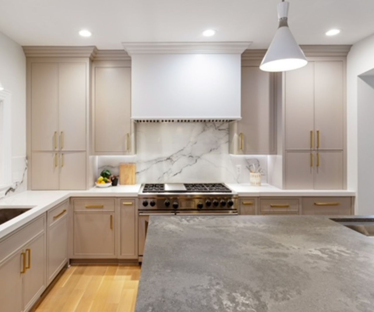 What are the best color pairings for a neutral kitchen? | Homes and Gardens