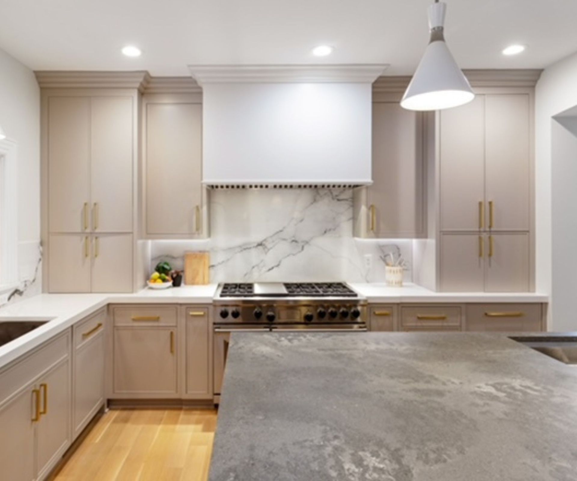 What are the best color pairings for a neutral kitchen? | Homes and Gardens