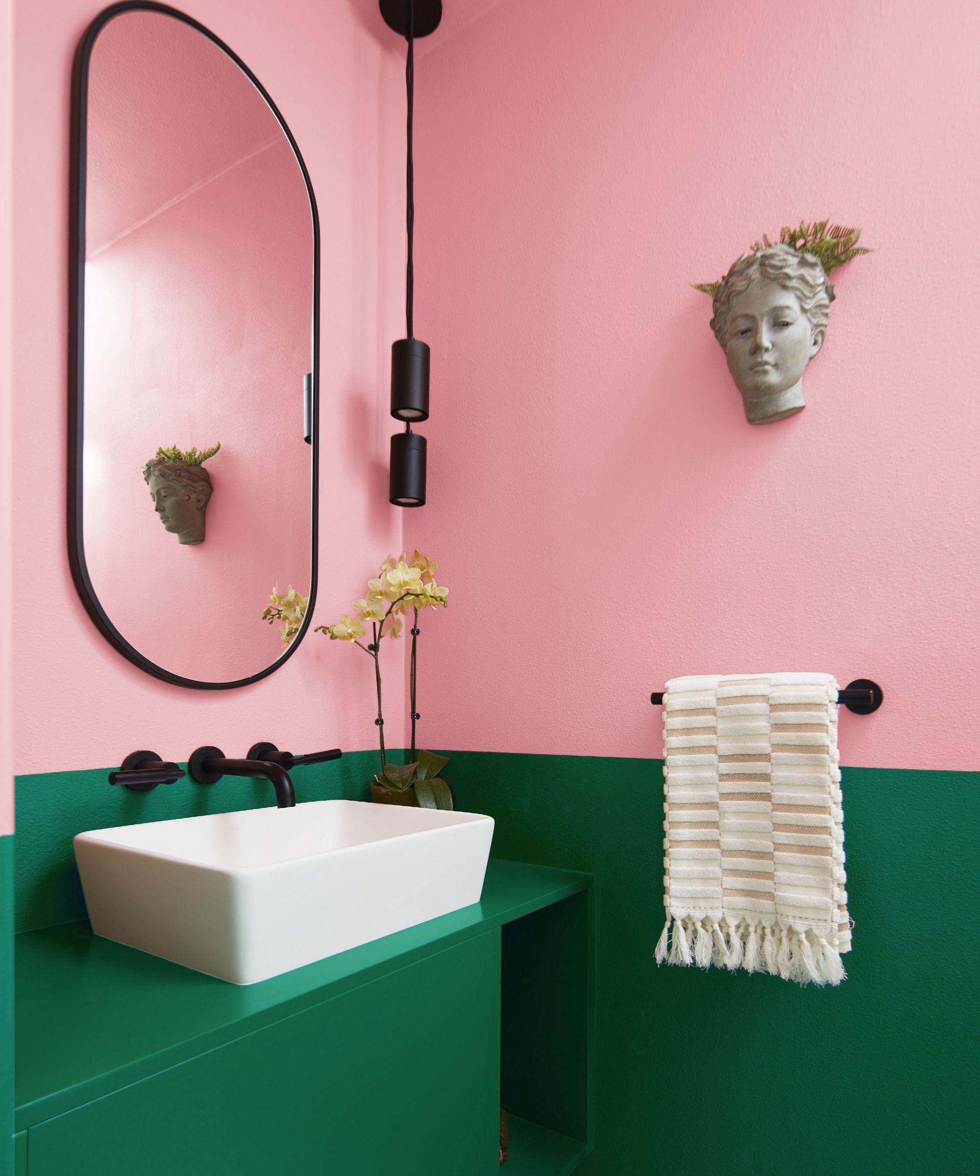 What colors go with light pink? 10 pairings that experts love | Homes ...