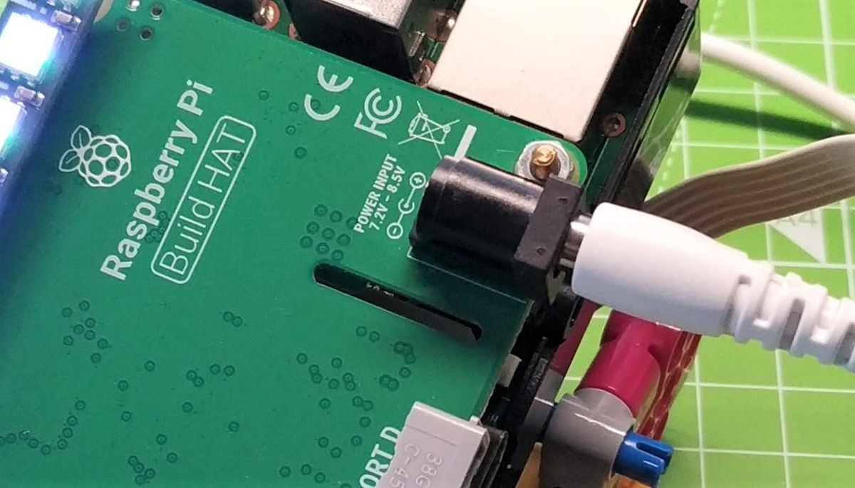 How to Use Raspberry Pi Build HAT: Create a Color Sensing Rig | Tom's ...