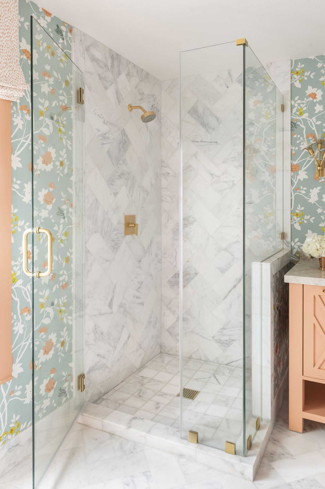 White shower tile ideas: 10 designs with white shower tile | Homes and ...
