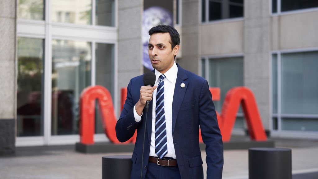 'We have to fully fund NASA': Lawmaker joins space agency employees in ...