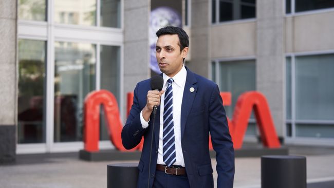 'We have to fully fund NASA': Lawmaker joins space agency employees in ...