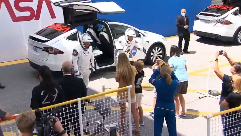 In photos: SpaceX's Crew Dragon Demo-2 mission to the International ...