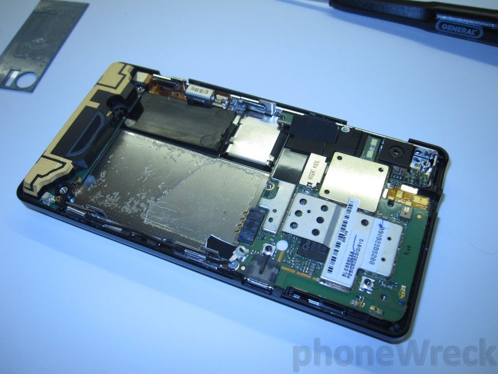 DISASSEMBLED: Motorola's DROID Smartphone | Tom's Hardware