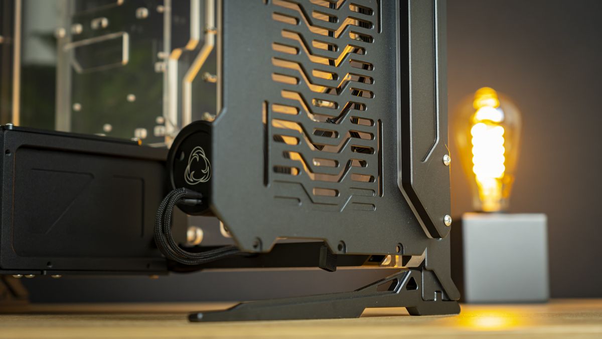 Working With a $1,400 PC Case: Assembling Singularity Computers ...