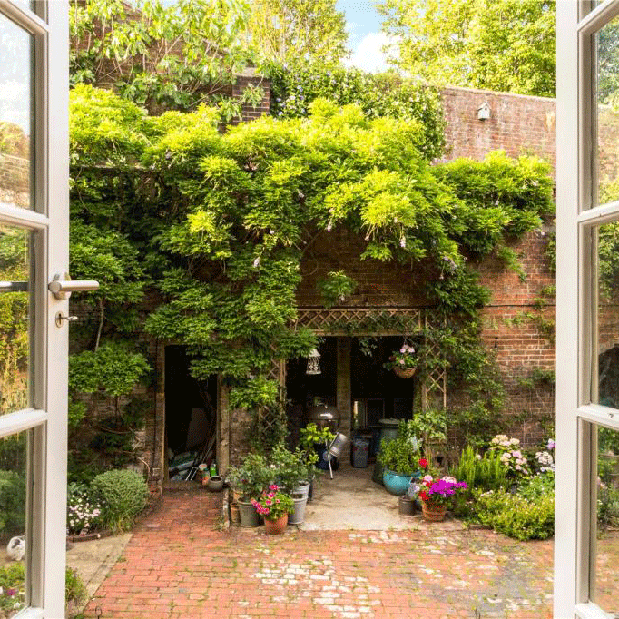 See inside radio presenter Zoe Ball's house in Sussex | Ideal Home