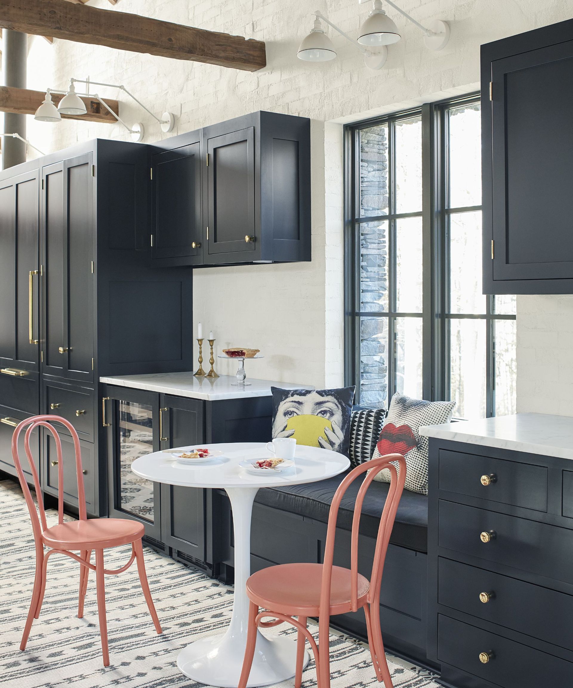6 outdated kitchen cabinet trends you should avoid in 2025 | Homes and ...