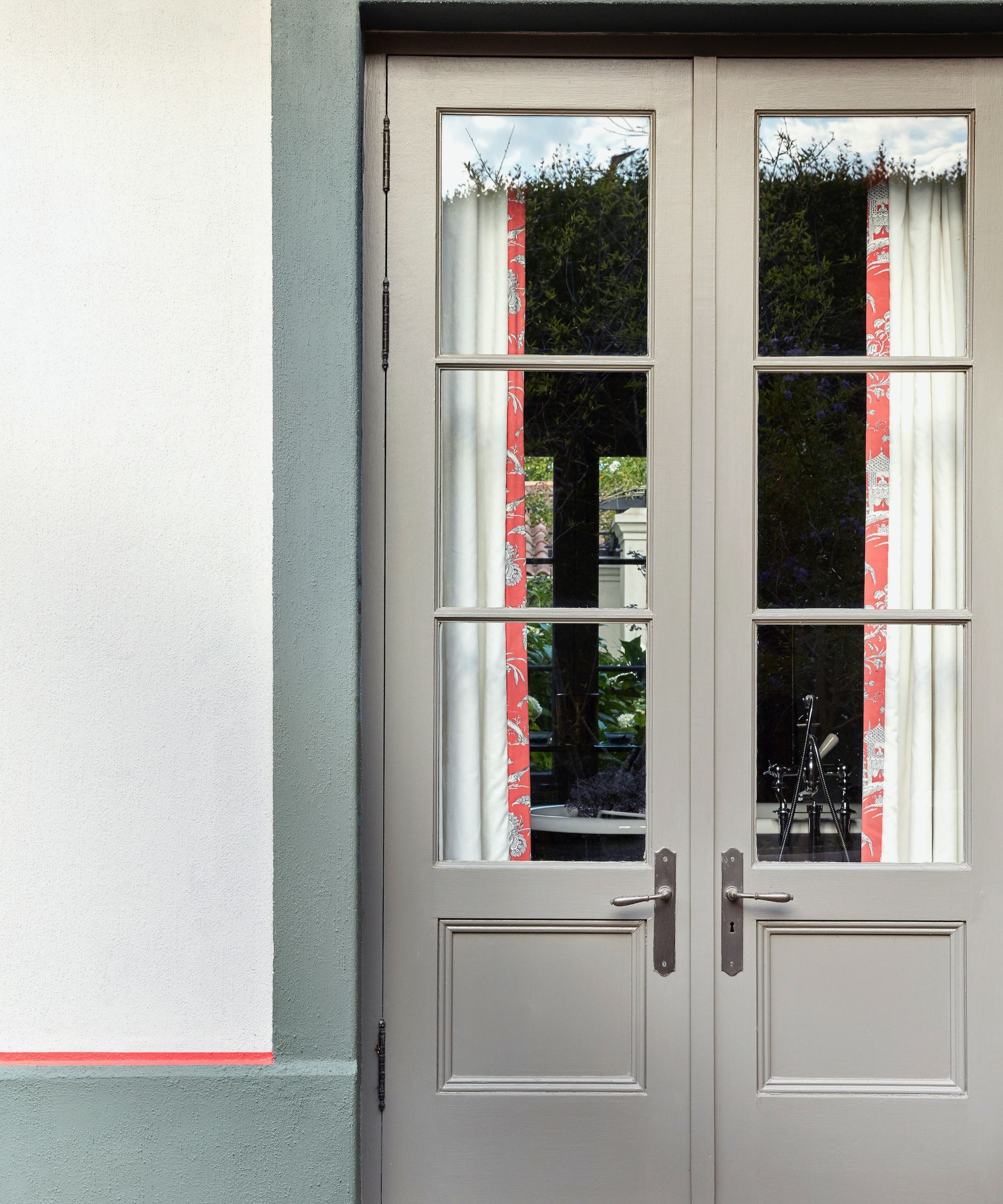 House exterior colour ideas using paint, cladding and tiles | Ideal Home