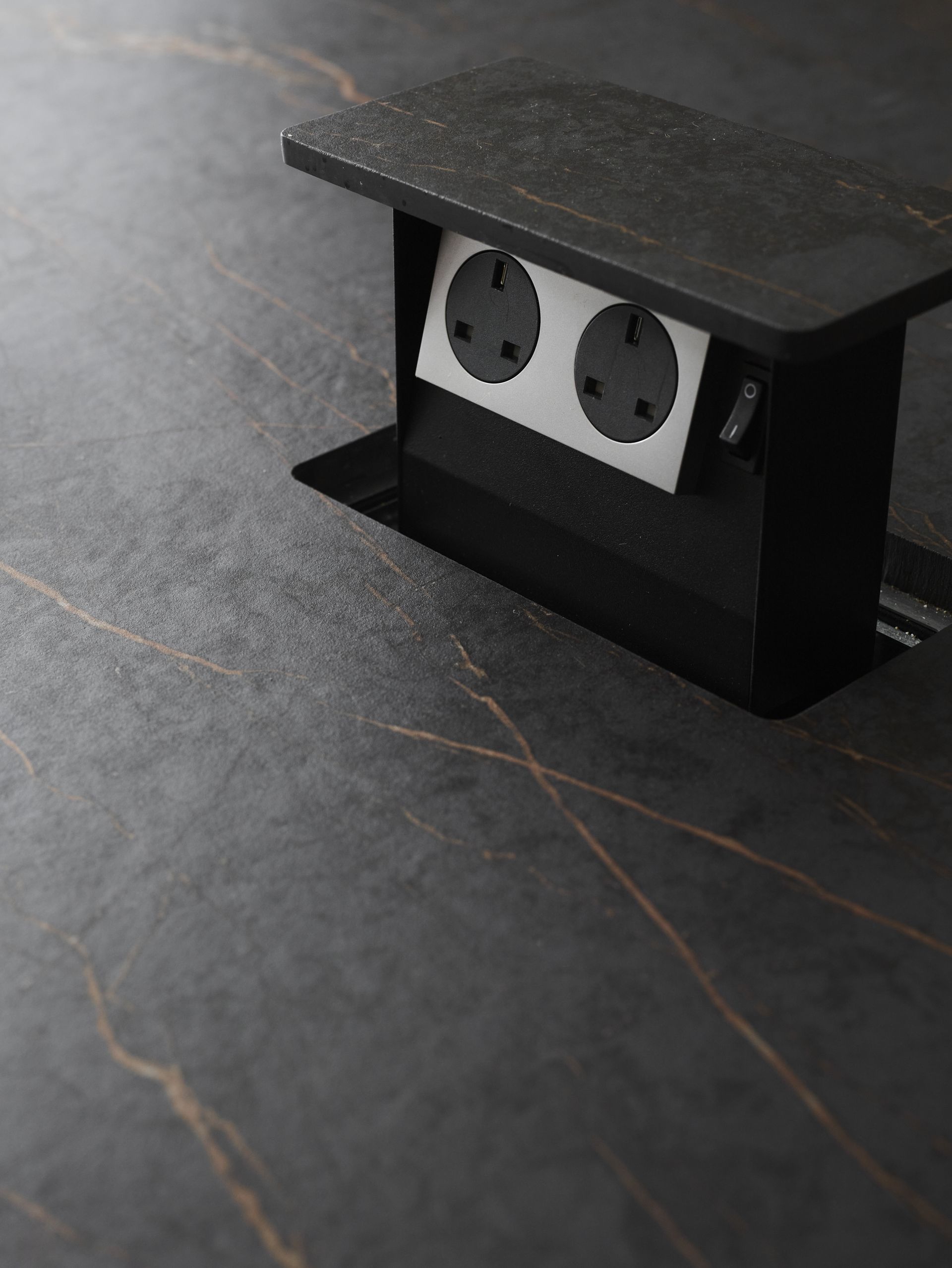 10 Genius Ways to Include Sockets in Your Kitchen Island | Livingetc